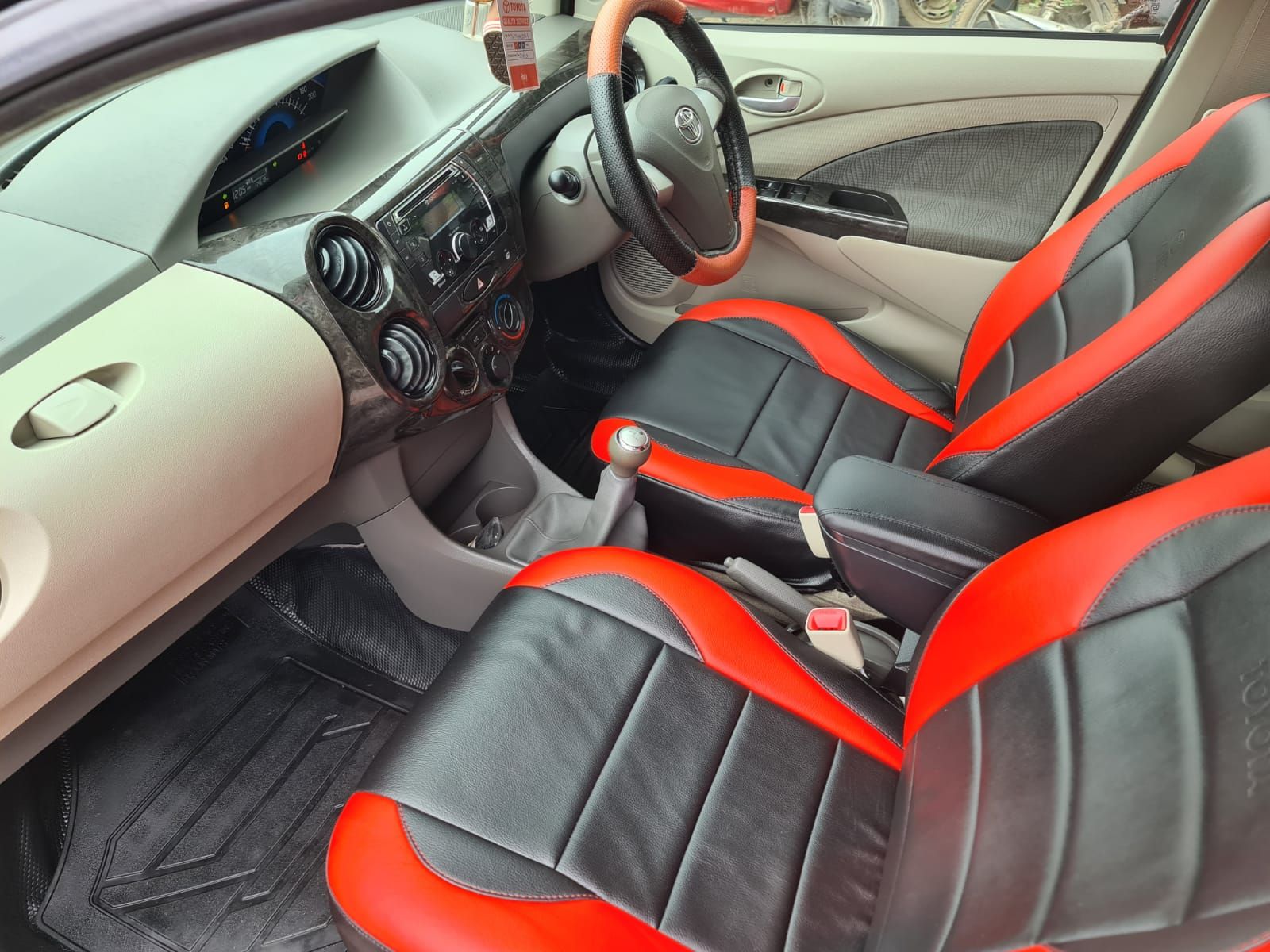 Caarsnation - TOYOTA ETIOS LIVA V LIMITED DUALTONE